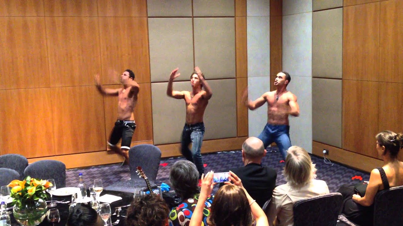 JGeeks perform Haka at Les Mills Trainer Dinner - YouTube
