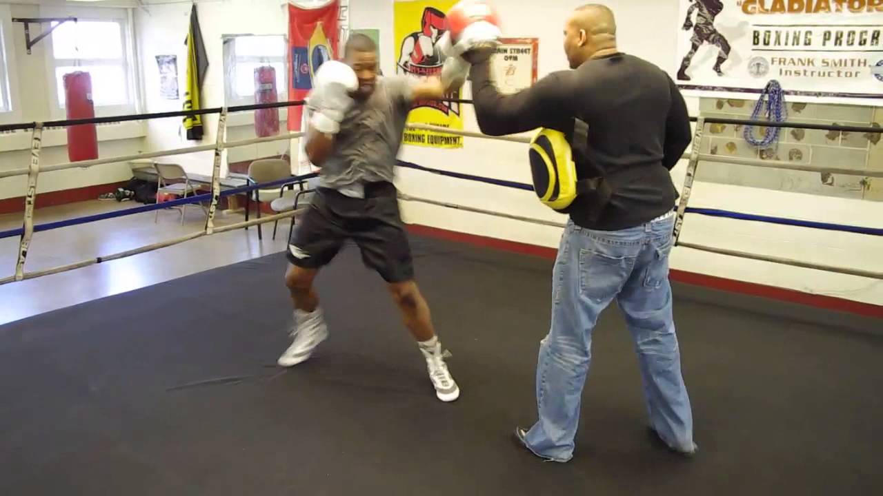 Elijah McCall and Danell Nicholson training before fight in Legionowo ...