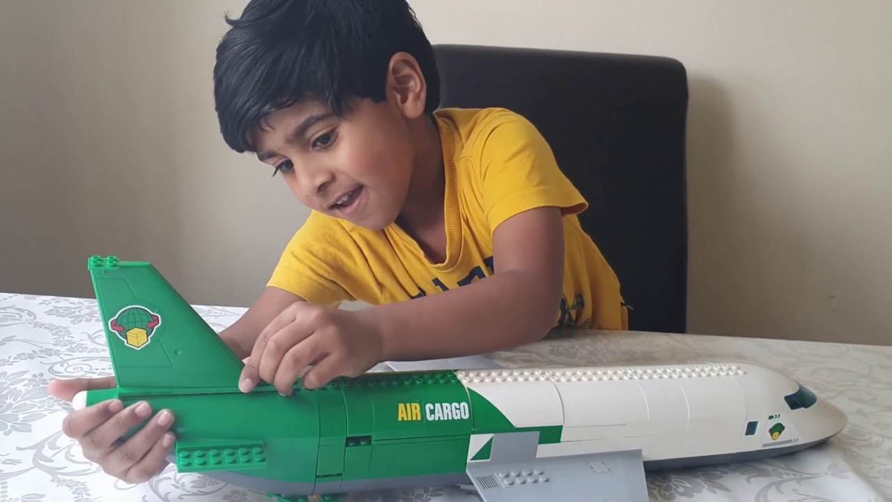 Jerom Build's a Lego Air Cargo - YouTube