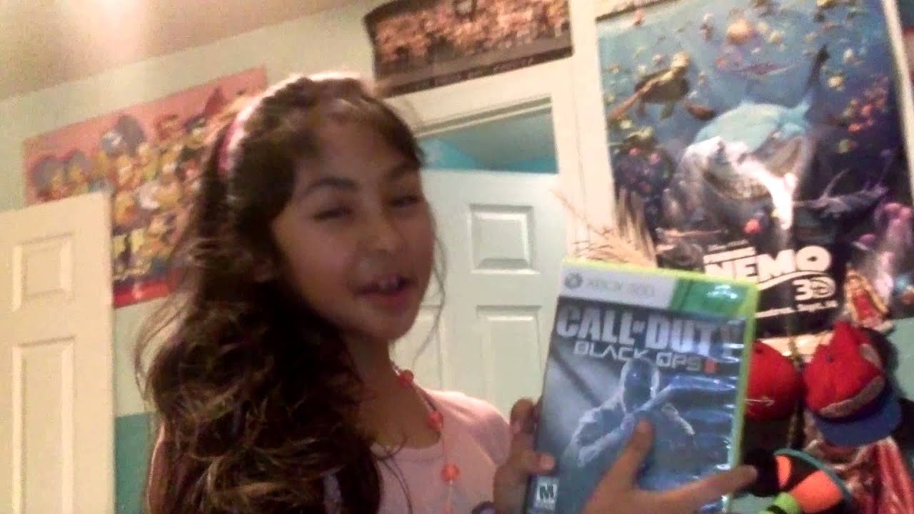 Girl try to review bo2 - YouTube