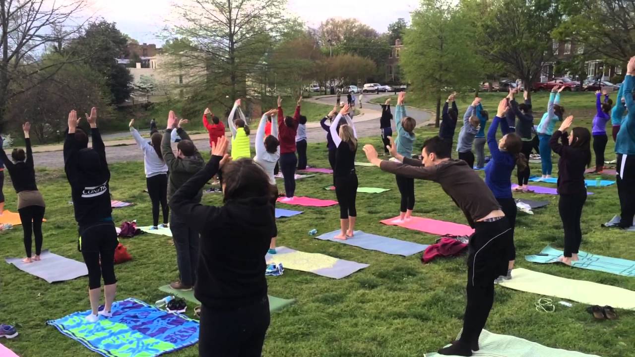 Outdoor community yoga class! - YouTube