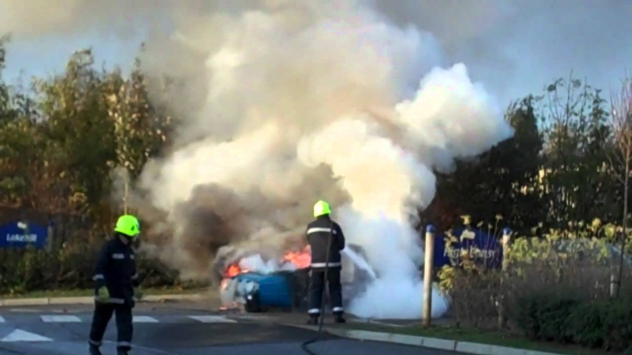 reliant robin on fire - YouTube