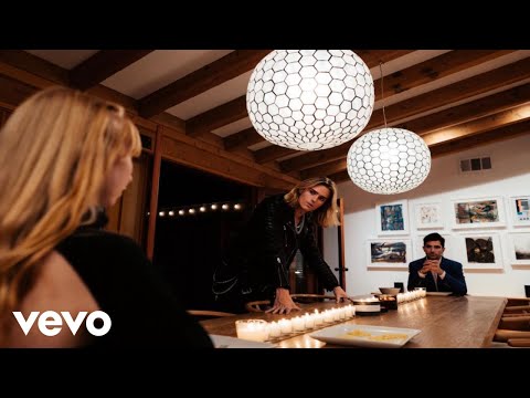 VOILÀ - Figure You Out (Official Music Video)