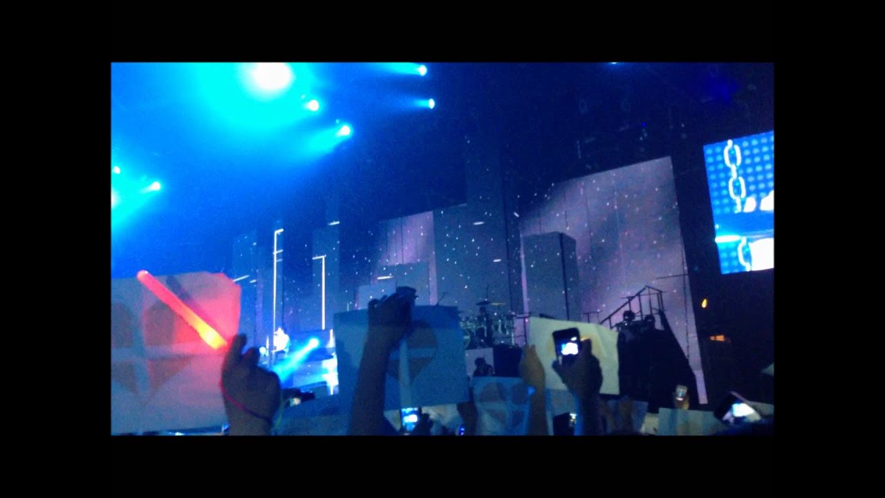 One Direction - Little Things + Harry talking + Liam Beatboxing 10/5-13 ...