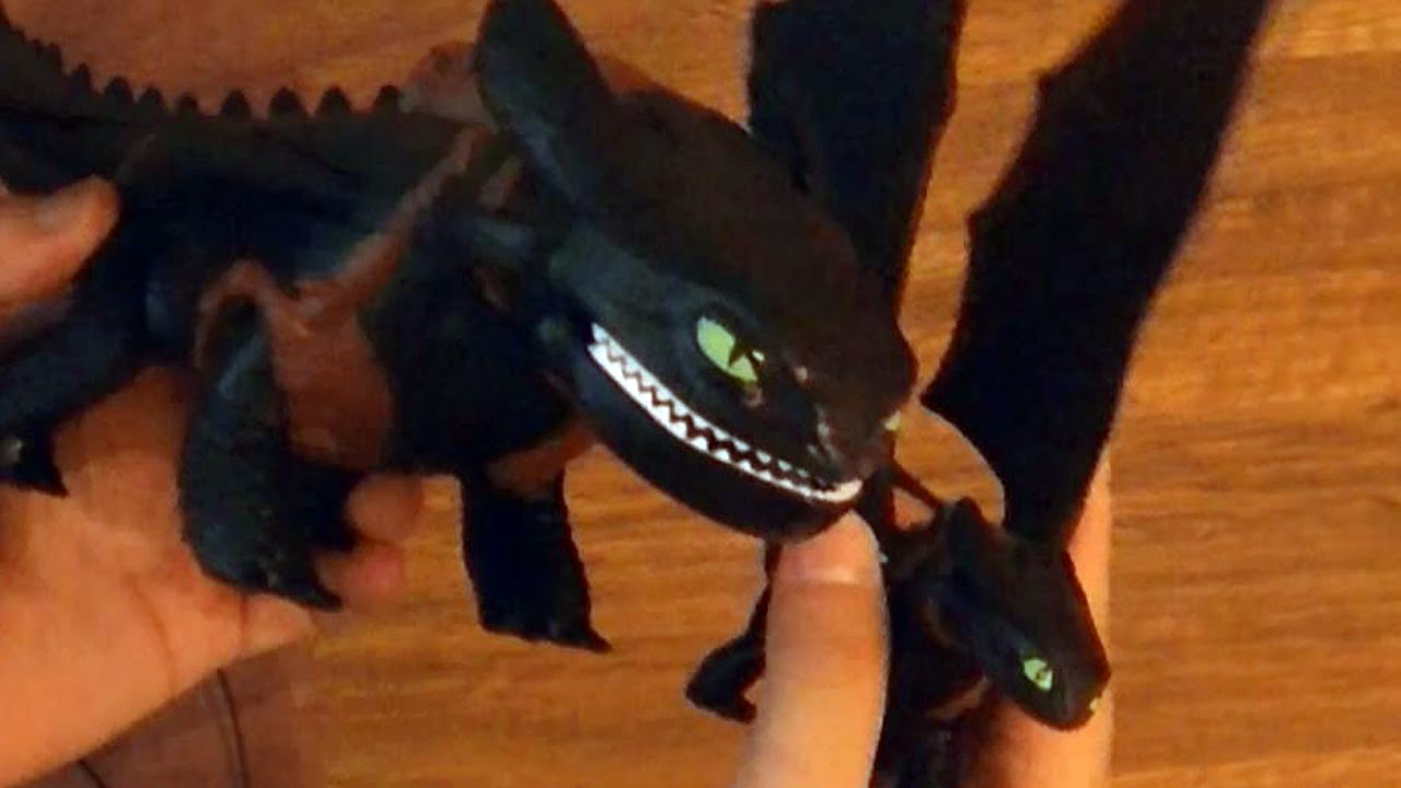How To Train Your Dragon - Toothless Sheep Throwing Toy - YouTube