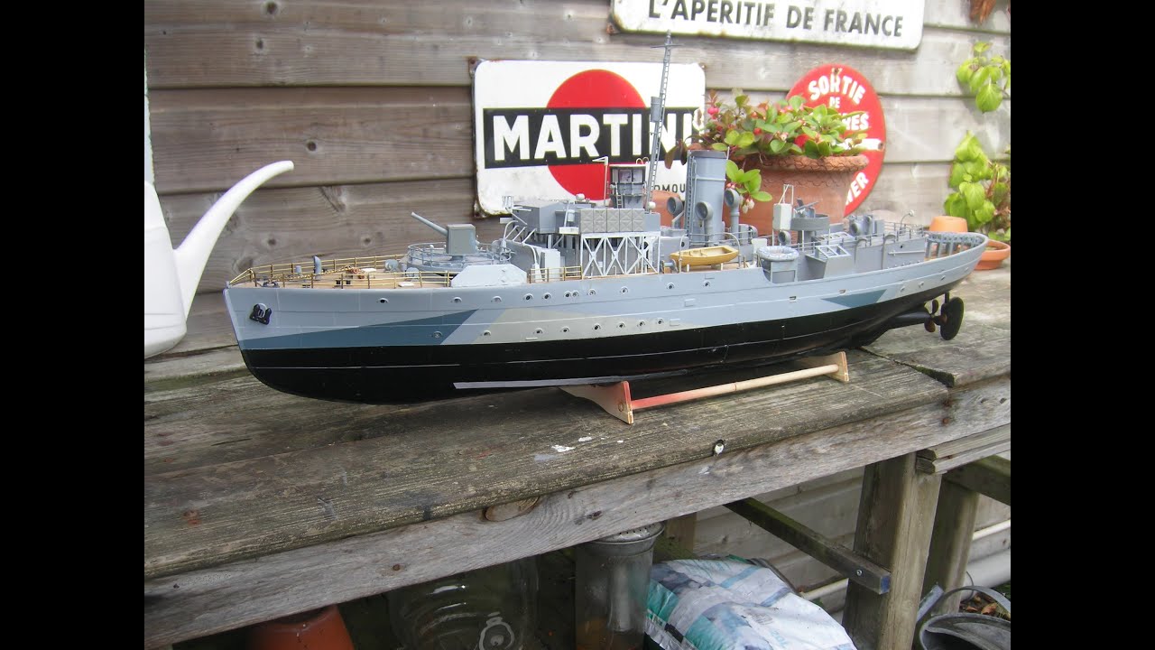 Flower Corvette warship WW2 modelschip testing! - YouTube