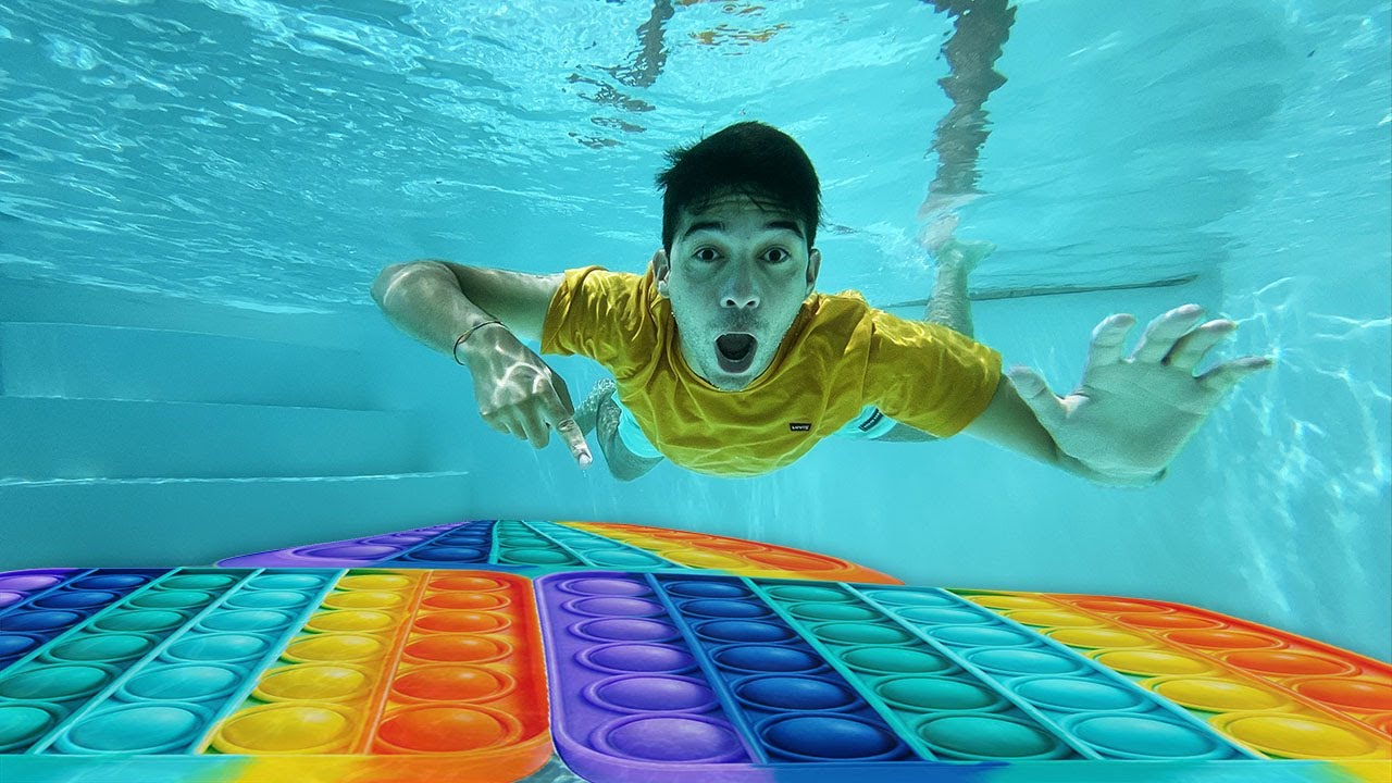 TROVA TUTTI I POP IT IN PISCINA SOTT’ ACQUA NASCOSTI DAL DOTTOR TIMOTI ...