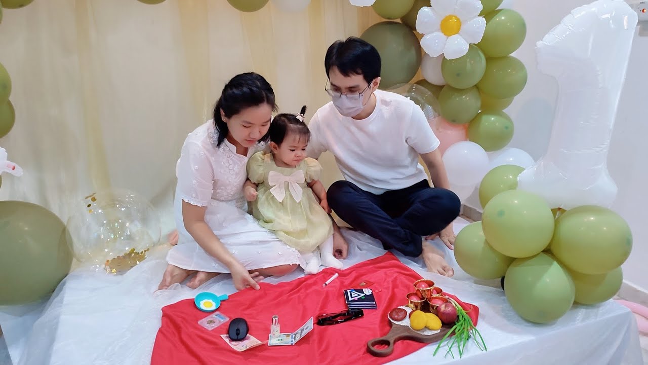 Zhua-Zhou Party | One-Year-Old Catch | 1st Birthday - YouTube