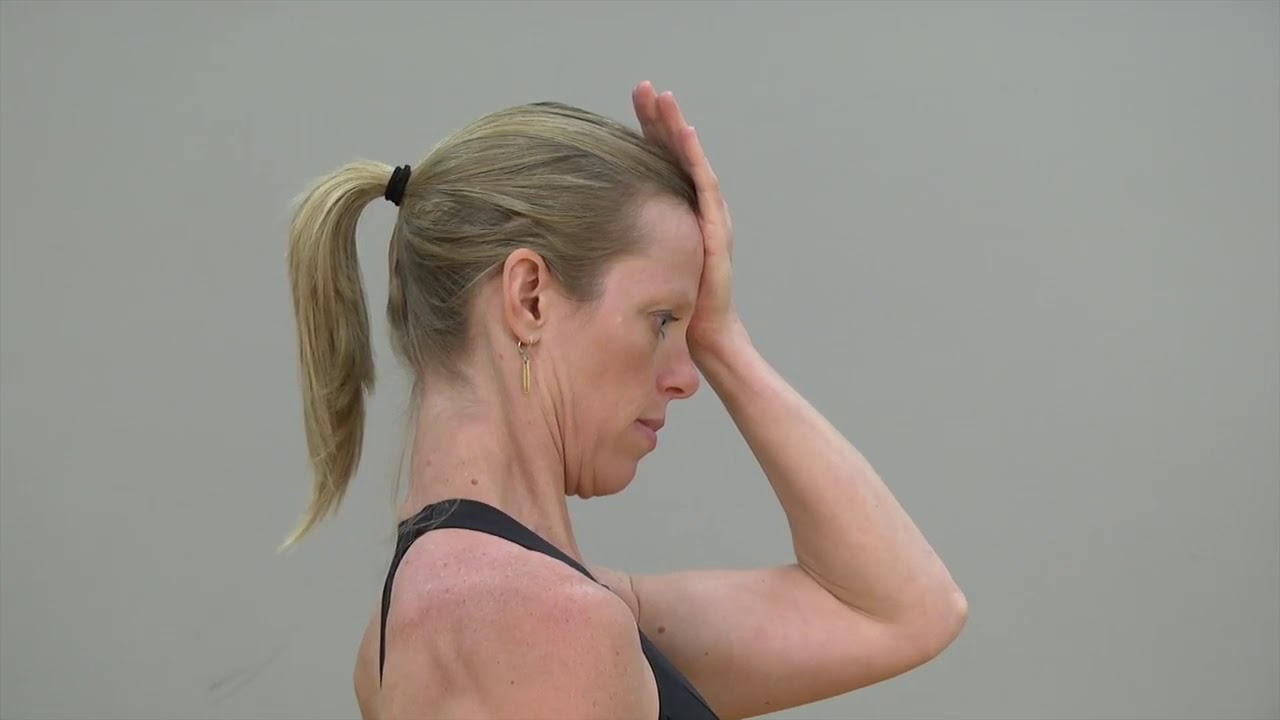 Isometric Strengthening in Flexion (Standing) - YouTube