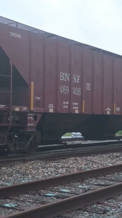 Bnsf ET44C4 3931 dpu At Galveston sub #railfan - YouTube