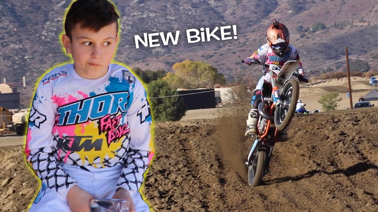 HUDSON RIDES HIS NEW DIRT BIKE AT THE TRACK! - YouTube