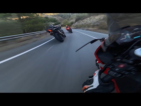 BMW s1000rr chasing an Aprilia RSV4, a Yamaha R1 and a Triumph Street Triple 765rs.