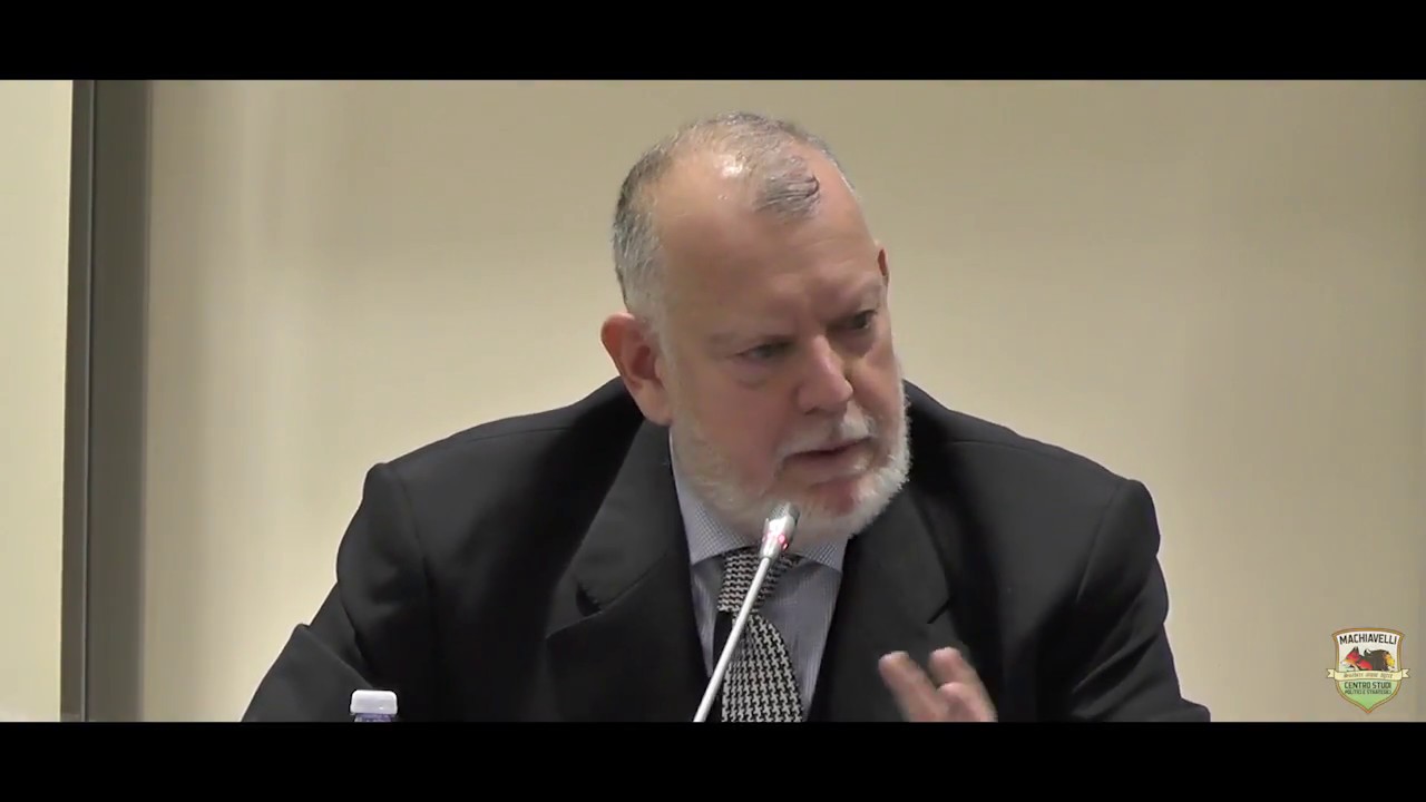 [CLAUDIO SINISCALCHI] Perché Mussolini volle le leggi razziali - YouTube