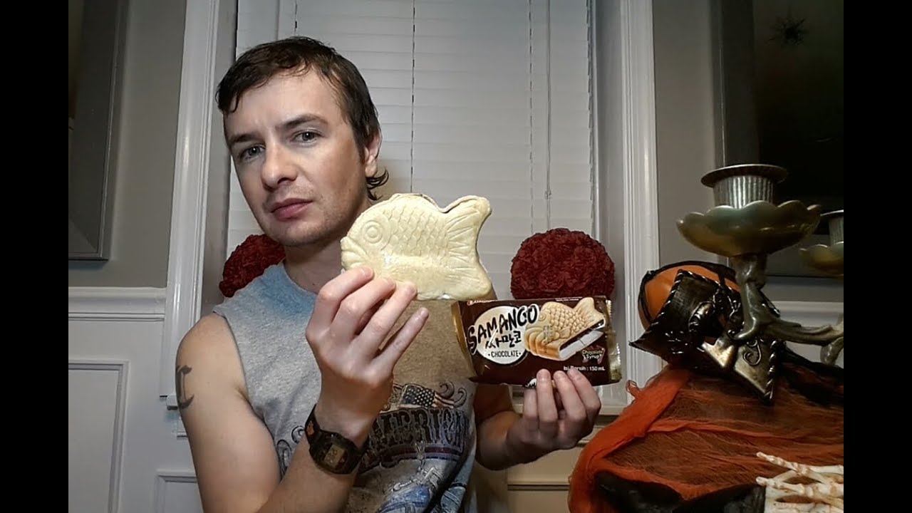 American Trying Goldfish Ice Cream Sandwich from Indonesia - YouTube