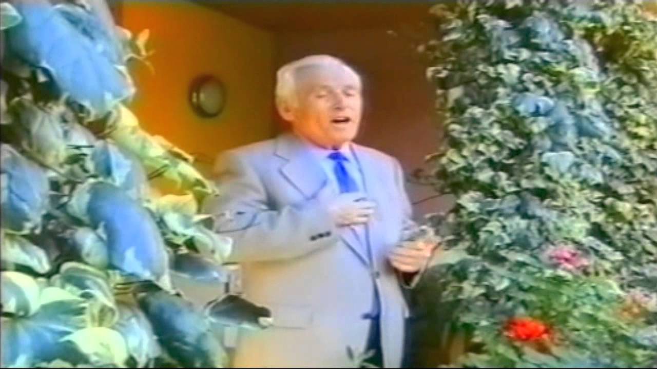 Bik Ndoja - Karajfil te zgjodha - Vuka Vizion 2003 - YouTube