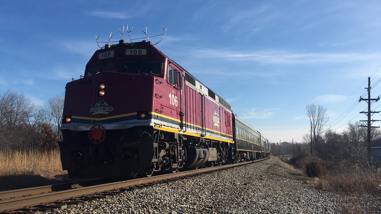 The Canadian National Michigan Santa Train comes to Town With CN F40PHR ...