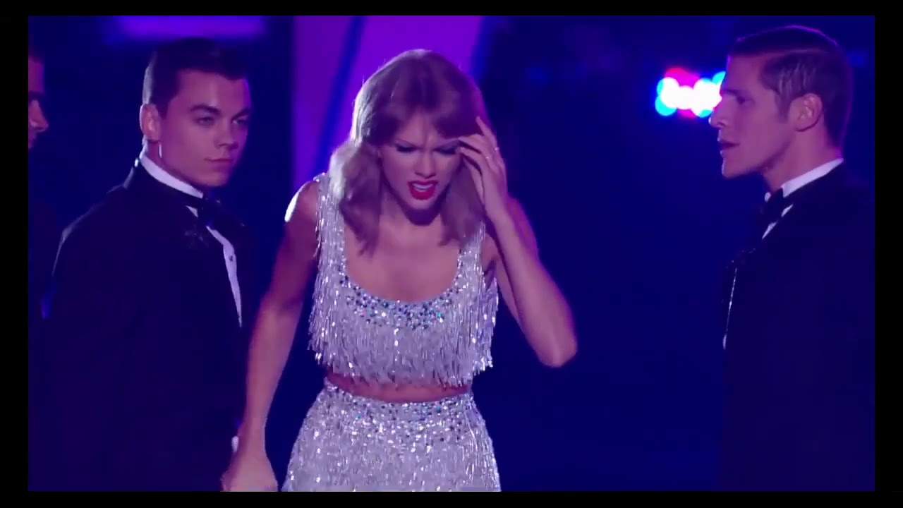 Taylor Swift - Shake It Off VMAs 2014 but it's rapper Hà Thu - YouTube