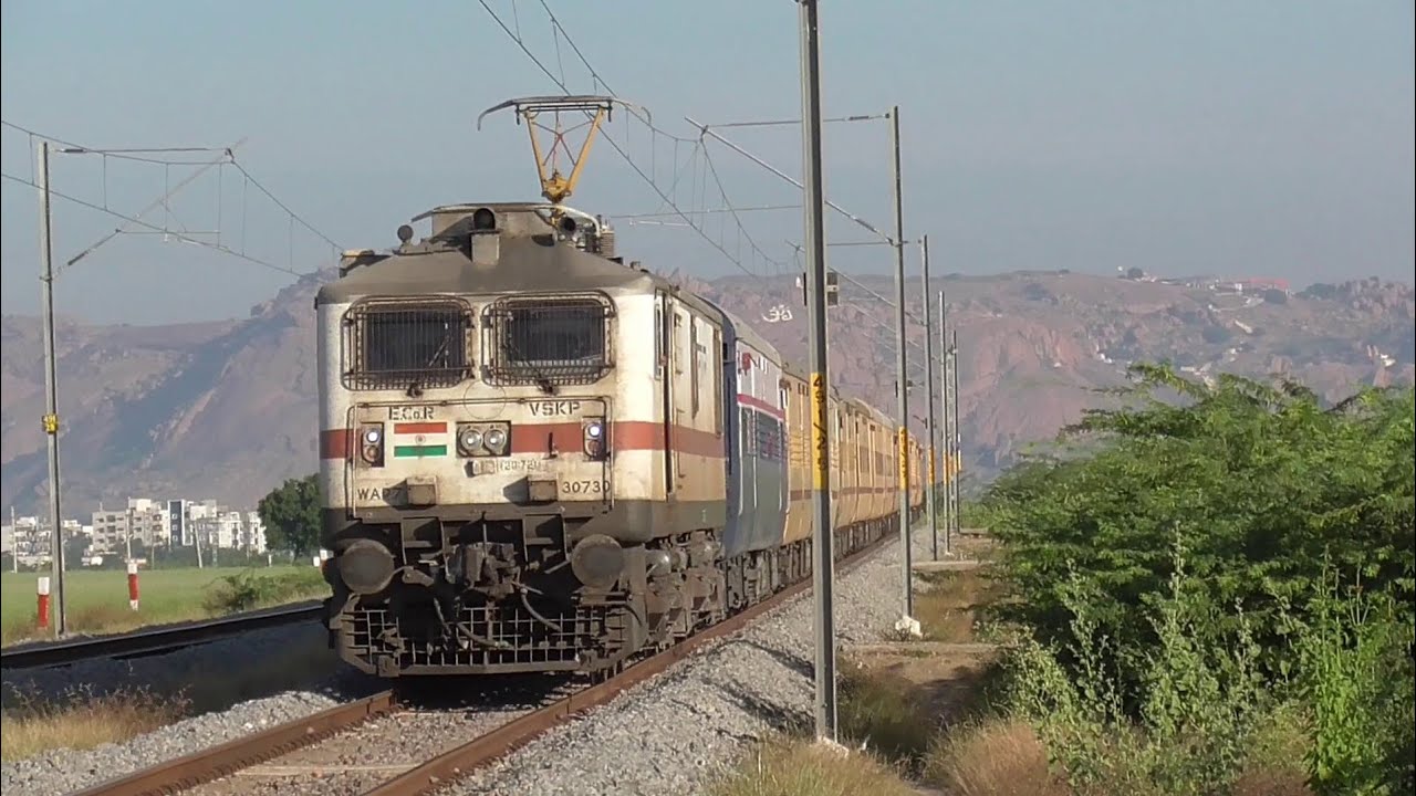 WAP 7 vs WAP 4 | Same Train and Same Place | Acceleration - YouTube