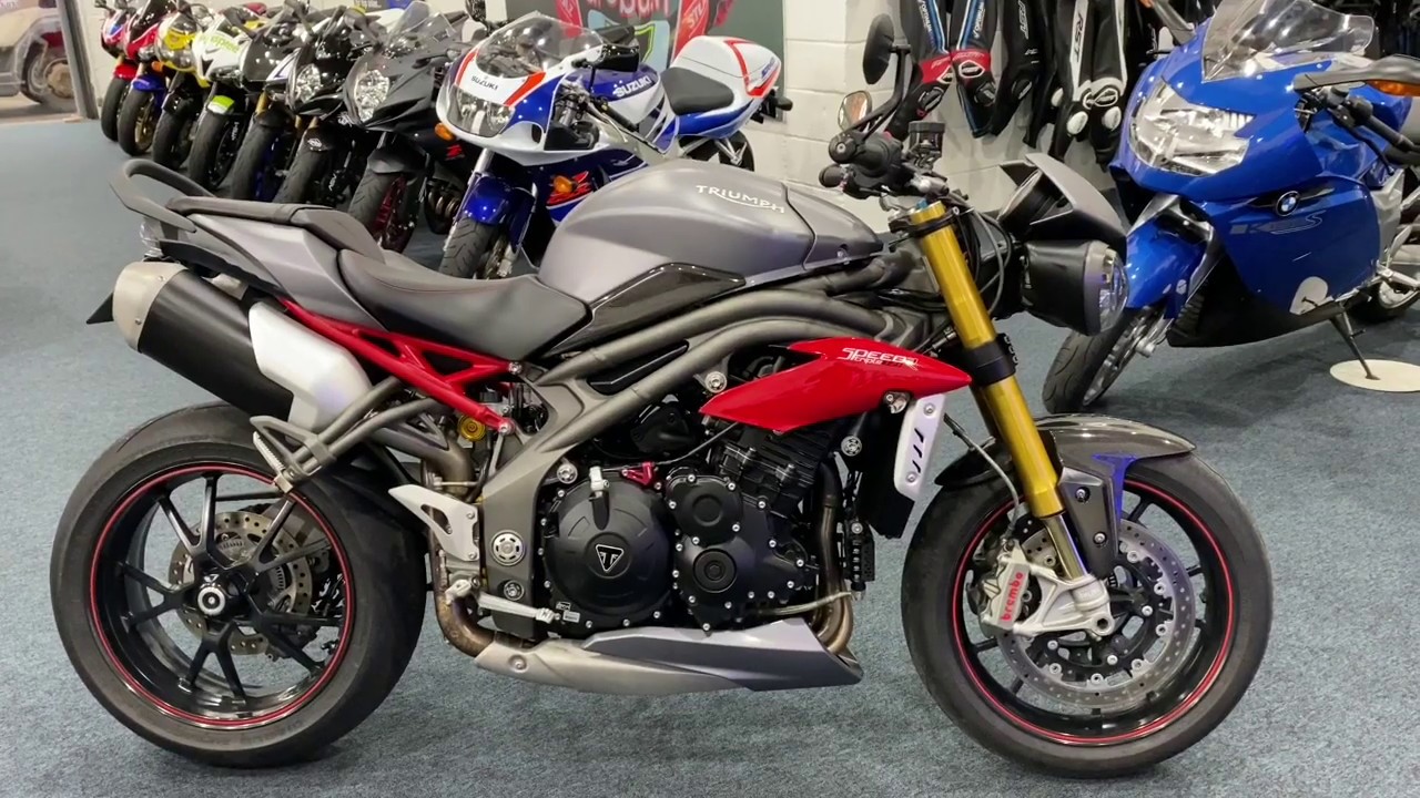 Triumph 1050 Speed Triple R - YouTube