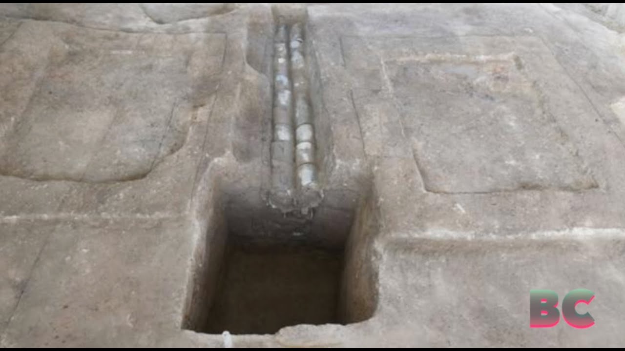Ancient ceramic water drainage system uncovered in China - YouTube