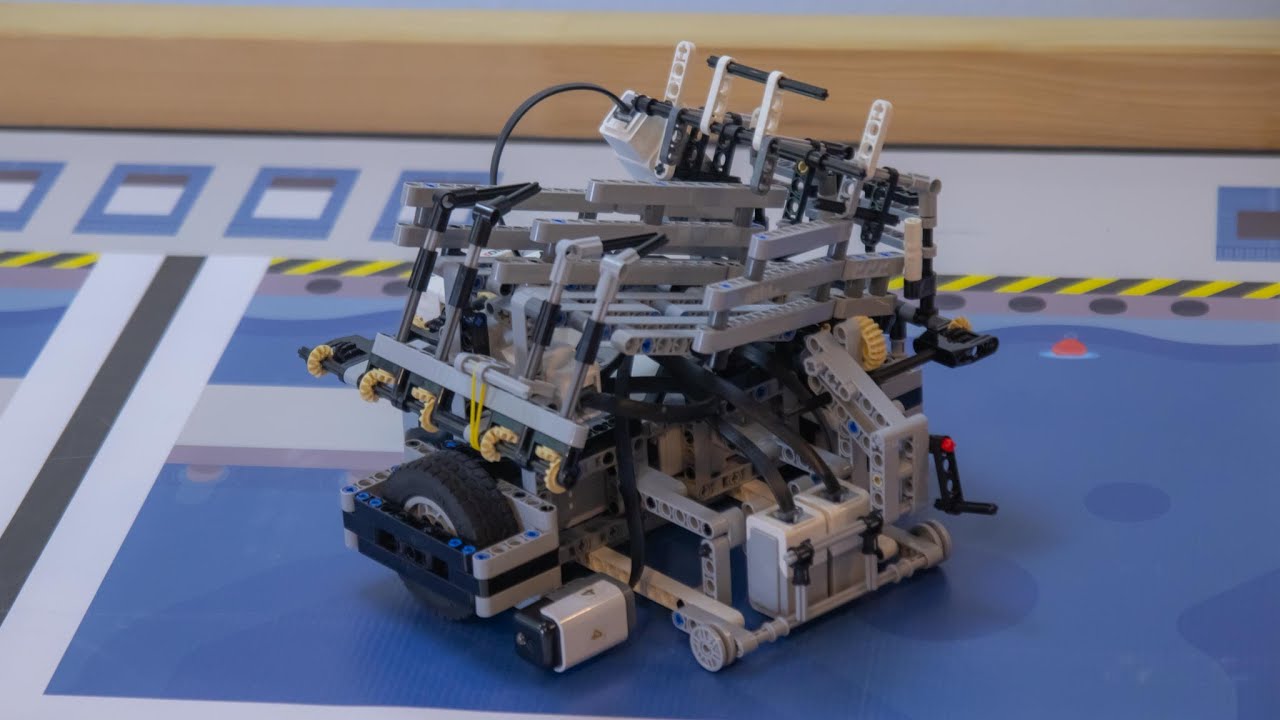 WRO 2023 Senior 44s | 🥇 Swiss Champions | Team Robolution - YouTube