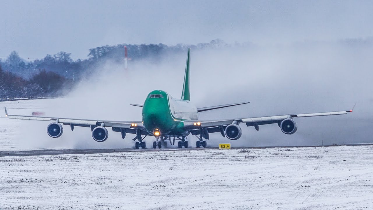 BOEING 747 creates a SNOWSTORM during DEPARTURE - FIVE B747 LANDINGS ...