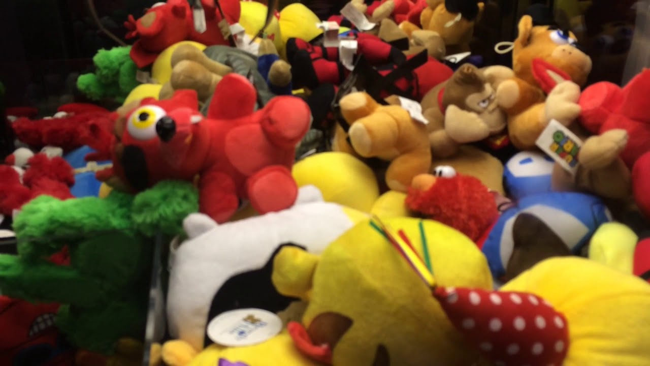 Fnaf foxy claw machine win - YouTube
