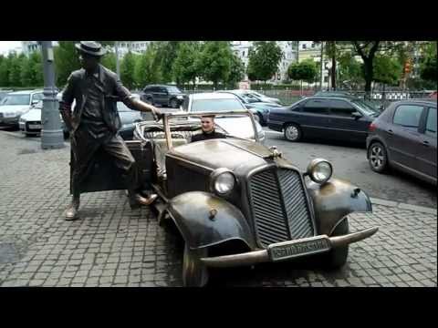 Juri Nikulin statue in Moscow