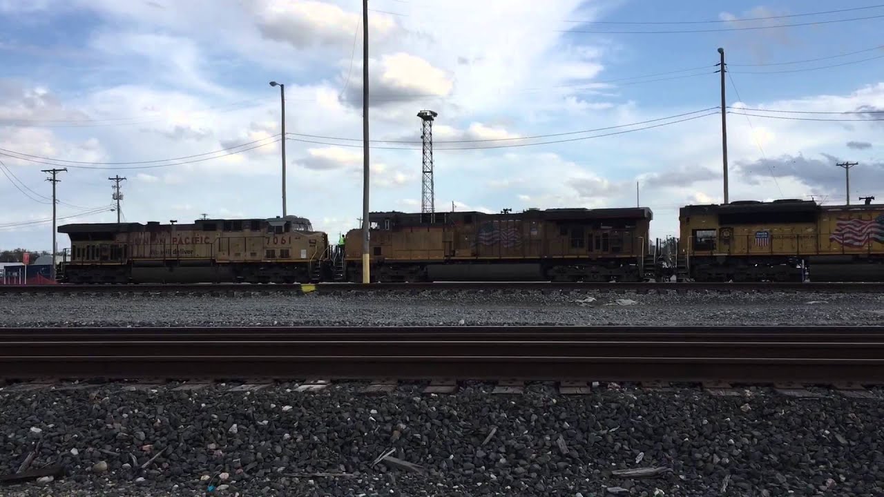 UP 8532 Meet UP 7933 Meet UP 2554 Houston,Tx - YouTube