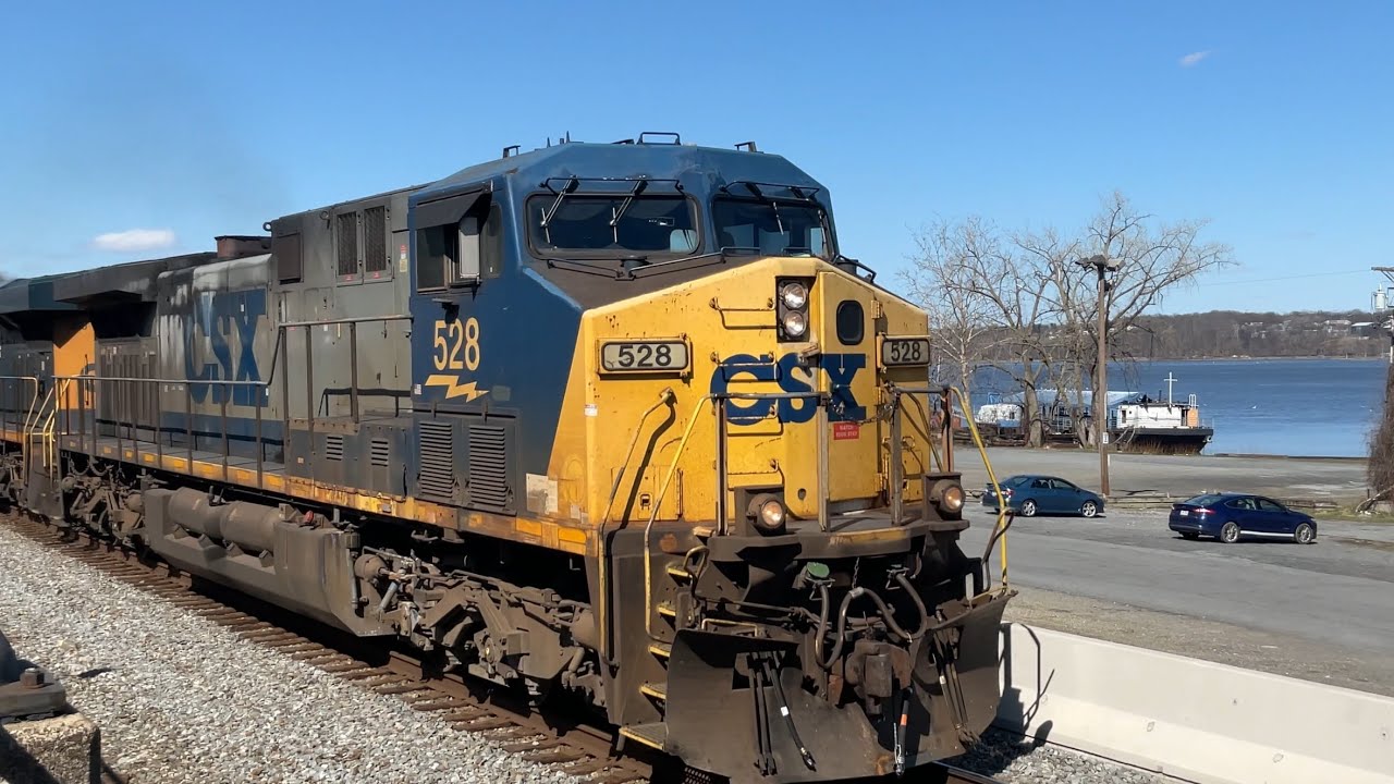 4/9/25 - CSX AC4400CW YN2 528, leads I168 at Newburgh, NY - YouTube