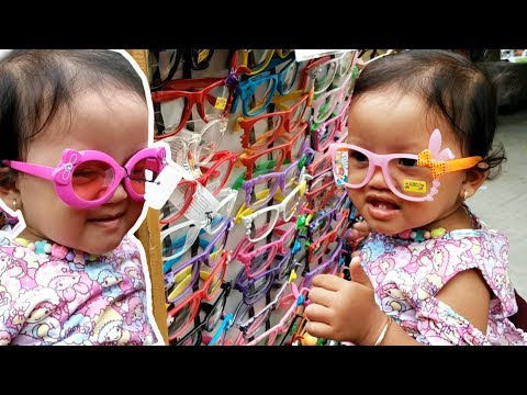 Membeli kacamata lucu yang bagus tapi harganya murah banget