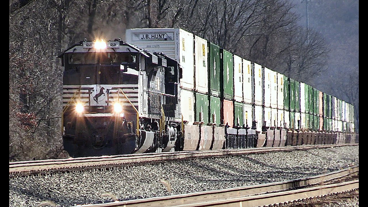Norfolk Southern train 1221 SD70IAC and 4154 Intermodal at Marysville ...