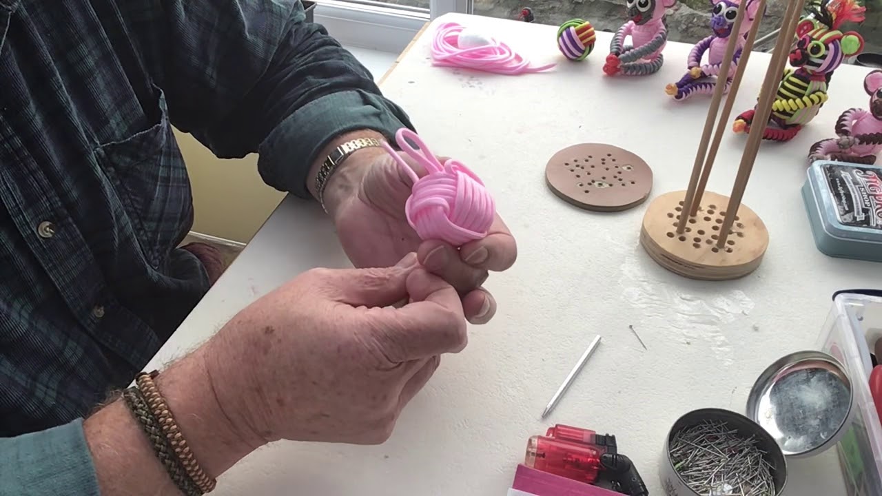 How to make a paracord fingerling by Cord Art - YouTube