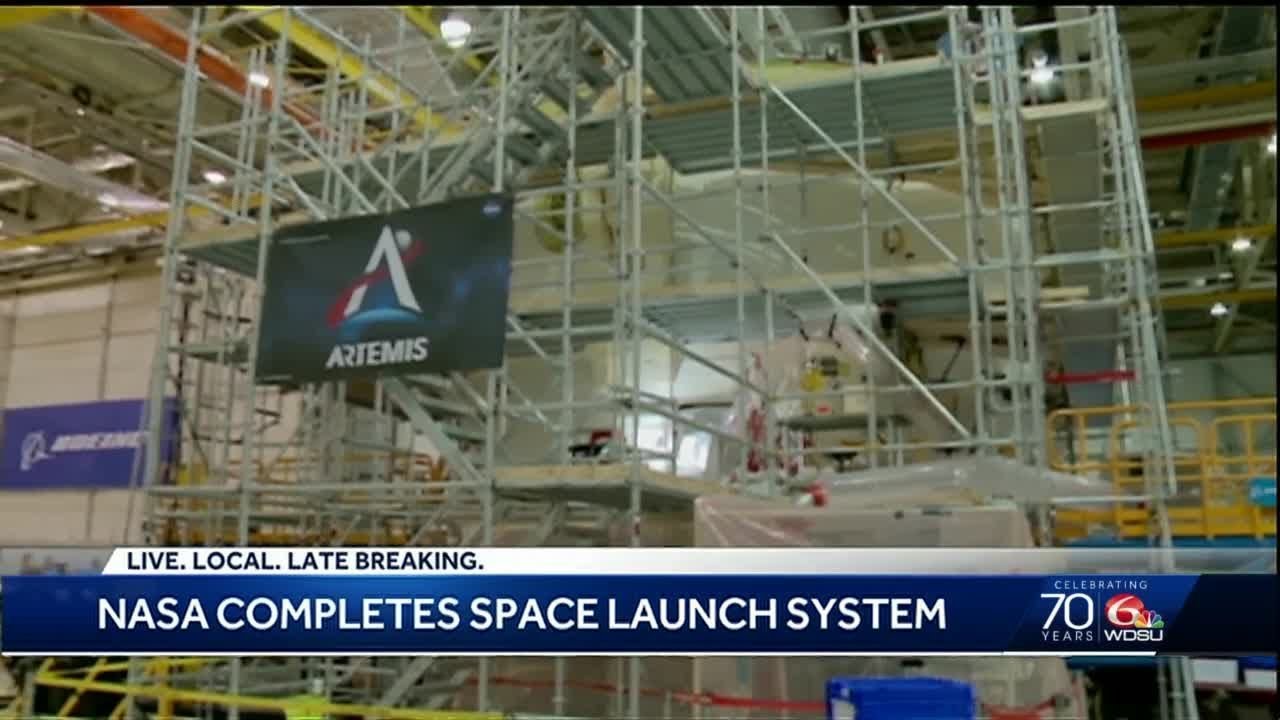 NASA completes critical piece of space launch system - YouTube
