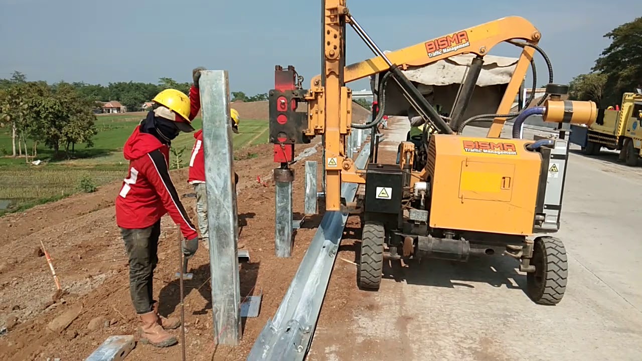 Pemasangan Guard Rail di Proyek Toll Gempol Pasuruan 19 November 2018 ...