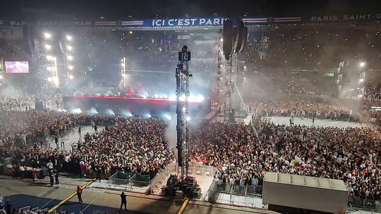 Dj Snake live Parc des Princes 2022 wall of death - YouTube