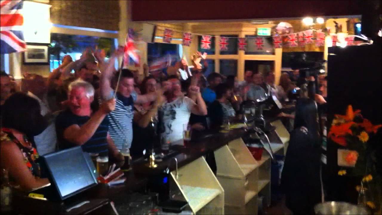 Luke Campbell wins Olympic Gold: Crowd reaction at Hull Cheese pub ...