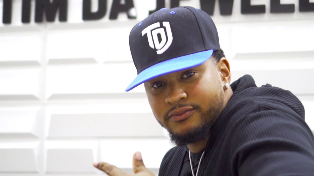 Tim Da Jeweler Makes Cousin Fik a Custom Mambaz Piece. - YouTube