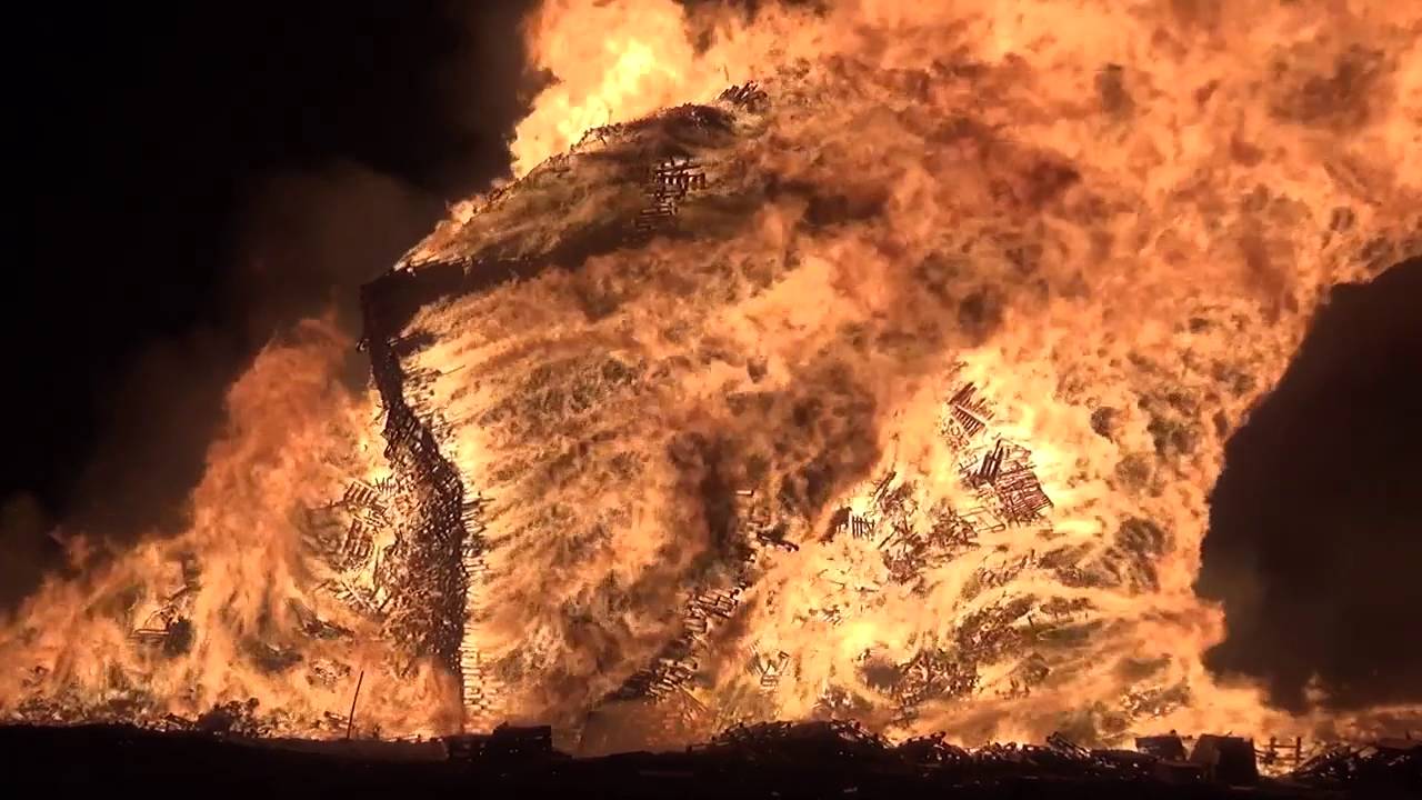 Vreugdevuur Duindorp 2015/16 World record bonfire 2016 - YouTube