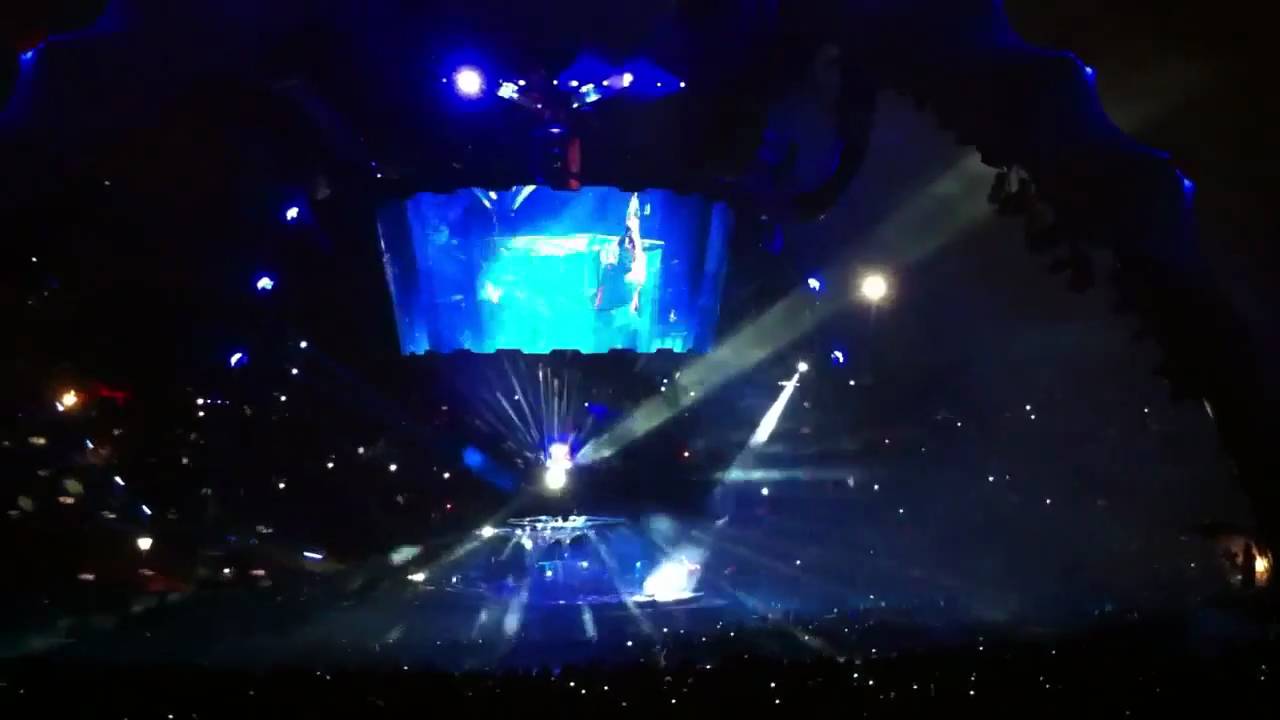 U2 final Munich 2010 - with or wwithout you incl. Bono with Bayern ...