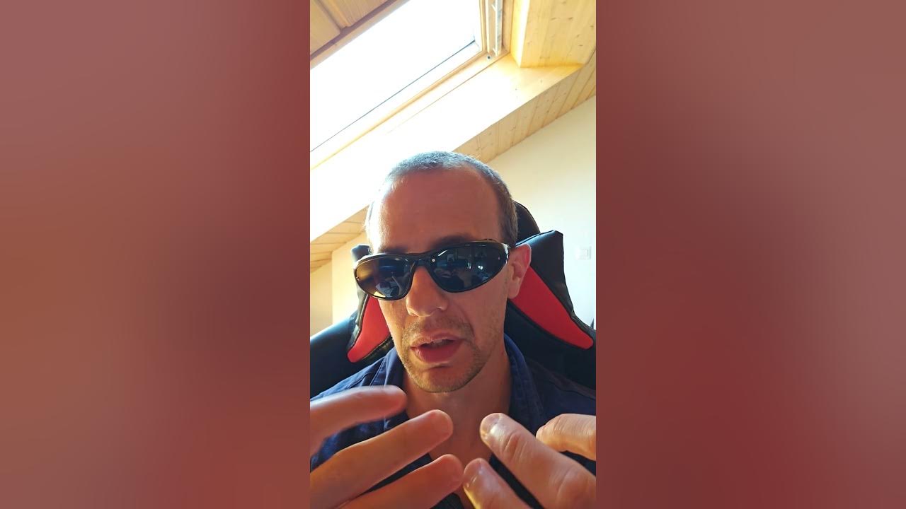 Cet exercice stoïcien permet d'agir au lieu de suréagir ! - YouTube Cet exercice stoïcien permet d'agir au lieu de suréagir ! - YouTube