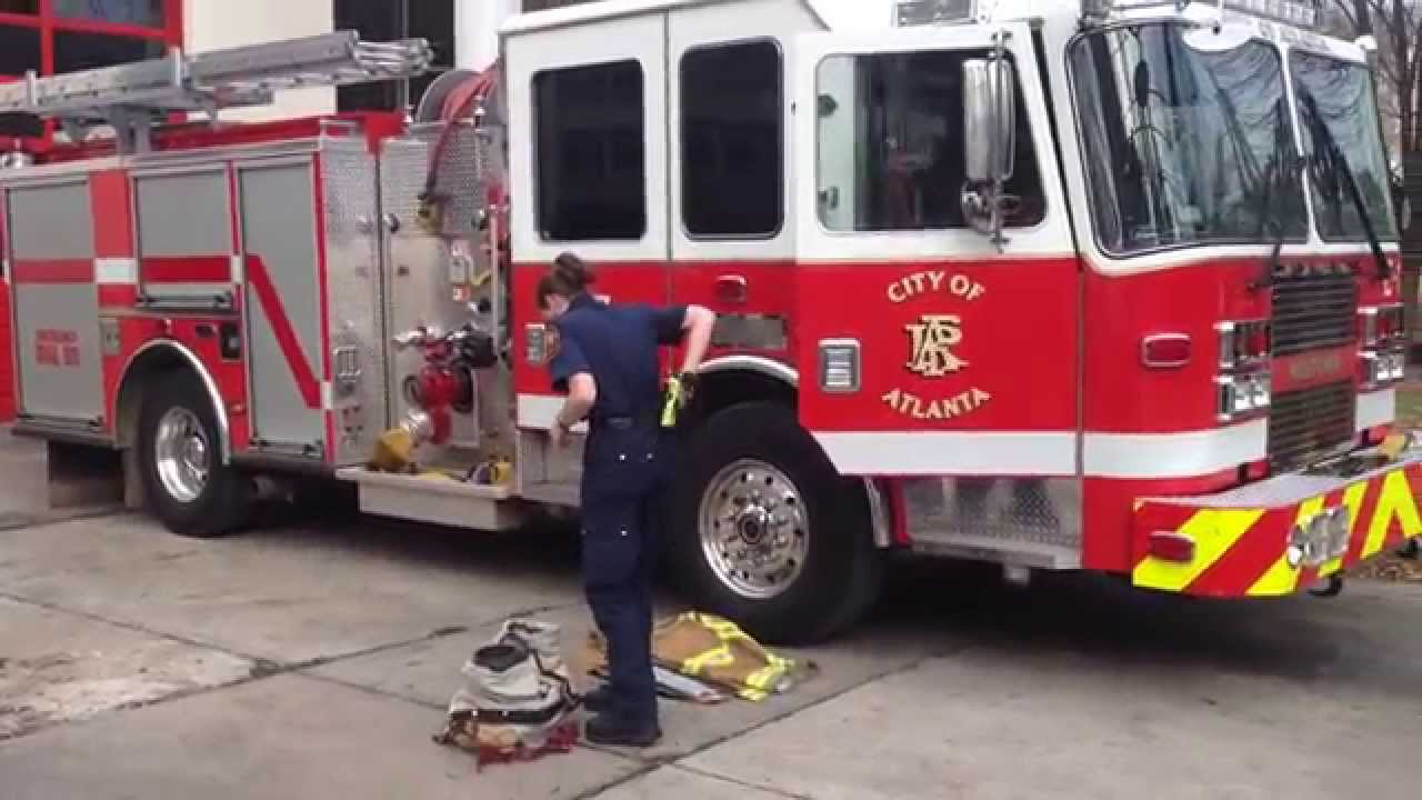 ATLANTA FIRE AND RESCUE ENGINE 15 & TRUCK 15 RESPONDING FROM STATION 15 ...