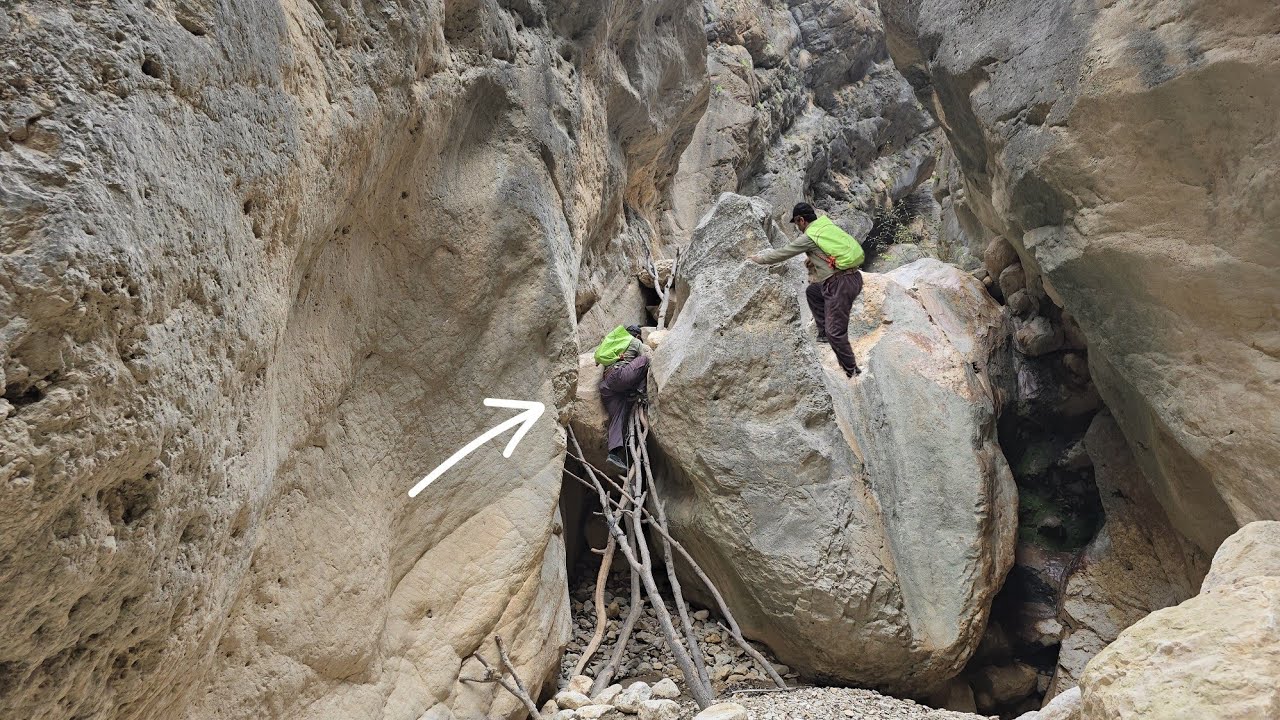 Nomadic life:Amir Hossein alone by the Khersan River 🎣🌊 to catch fish ...