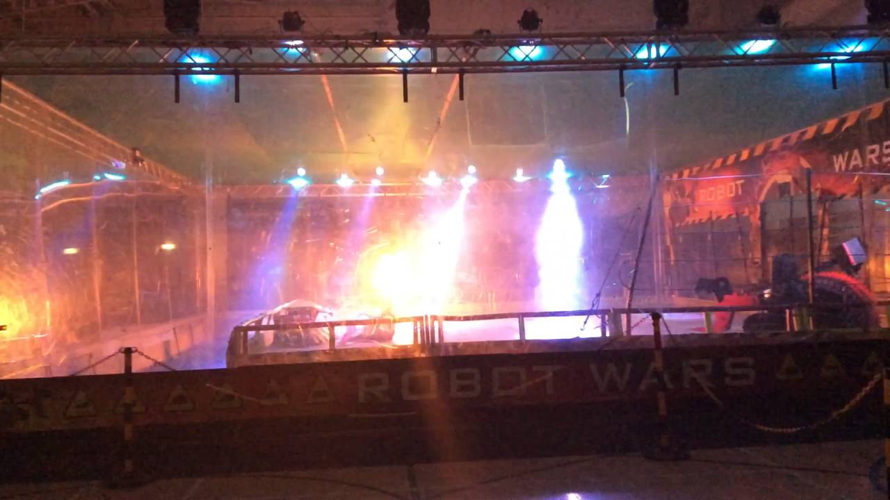 Robot Wars Guildford 2016: Behemoth Vs Stinger Vs TR2 - YouTube
