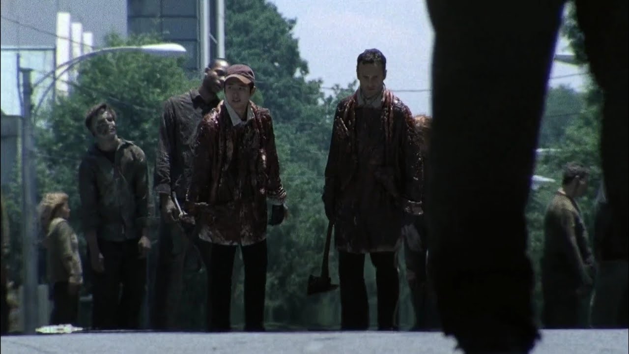 TWD S1E2 - Rick And Glenn Go Through Atlanta Streets - YouTube