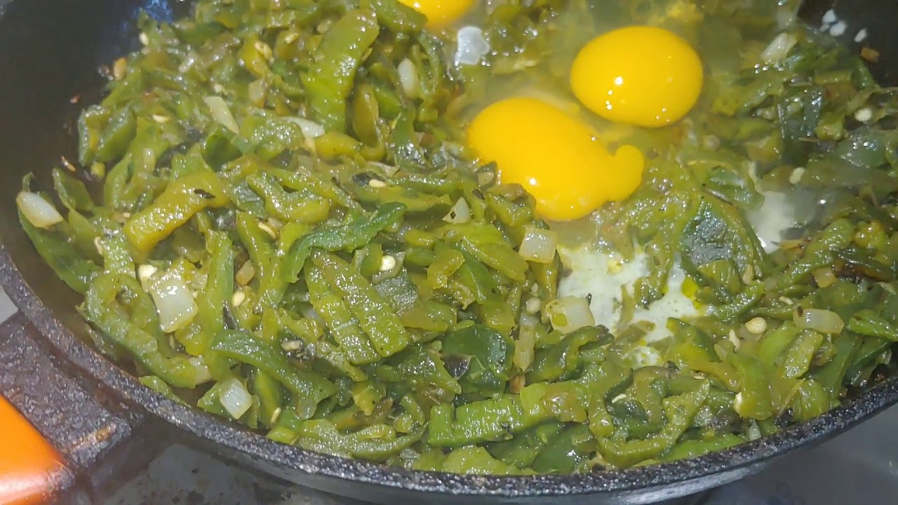 chilacas con huevo. y queso delisiosas - YouTube