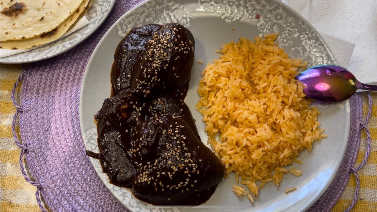 Cómo preparar mole tradicional oaxaqueño! - YouTube