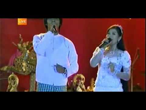 အတူတြဲကာ (Phoe Thauk Kyar & Pann Ei Phyu) - YouTube