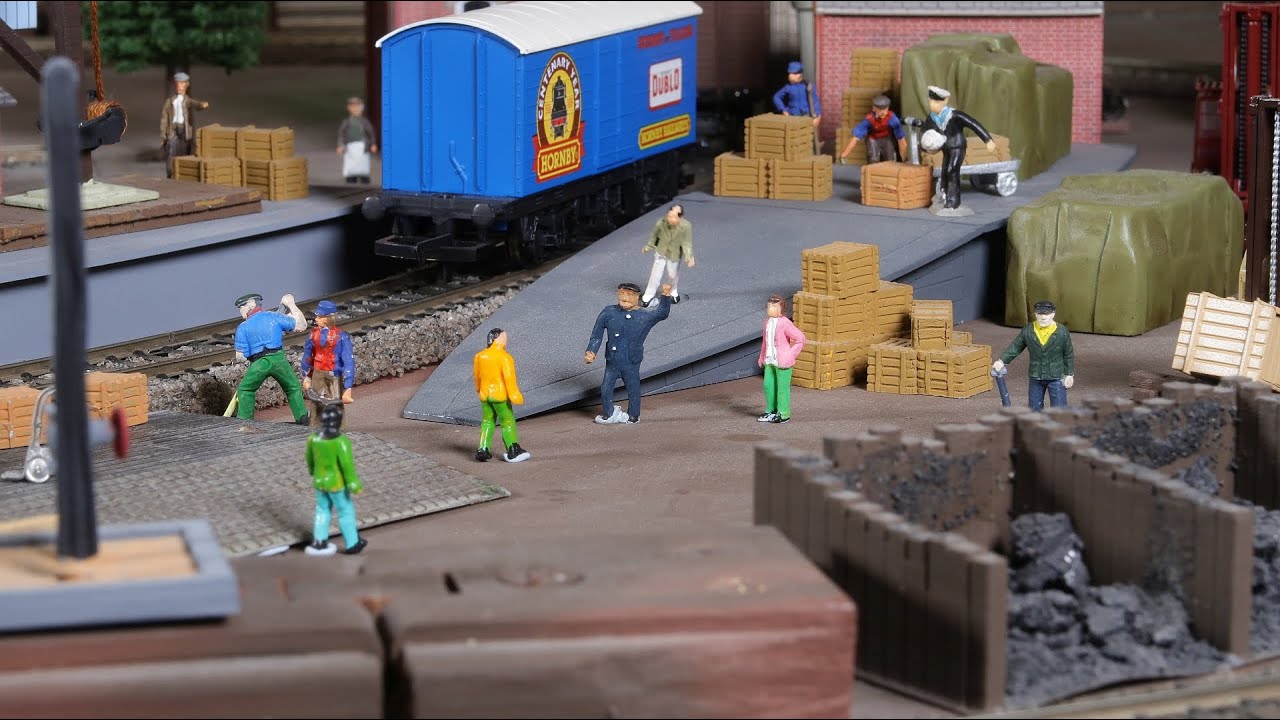 (fun) A Special Locomotive Visits The Yard (Inc Angry Foreman) Model ...