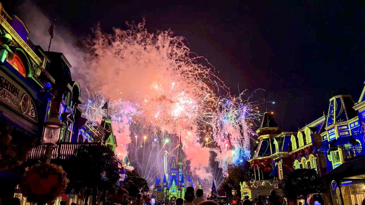 🔴 4K LIVE Magic Kingdom Saturday Night Special! - YouTube